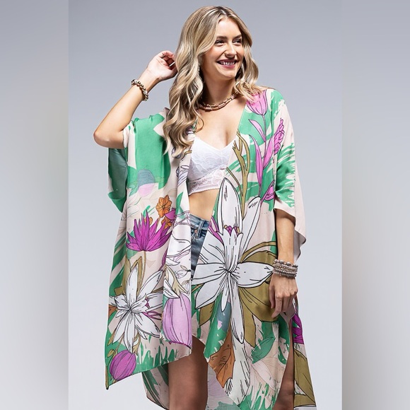 Kimonos & Yukatas | 16 Last 1 Very Oversized Layla Beautiful Floral Tan ...
